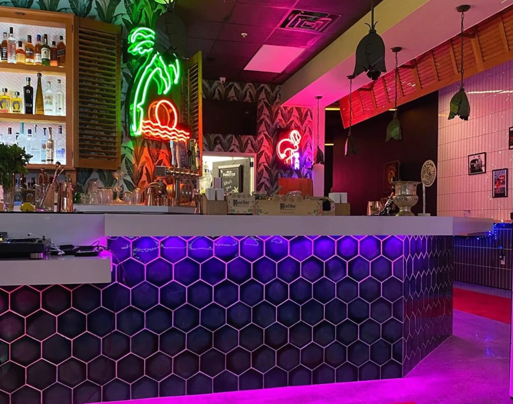 Great Happy Hour Specials in Miami Beach